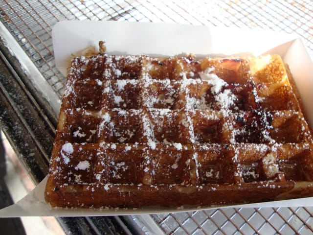 TODAY'S LUNCH: WAFEL WITH BACON & MAPLE SYRUP FROM WAFELS & DINGES ...