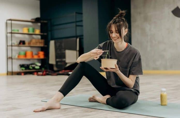Mindful Eating & Yoga: How Nutrition and Mobility Workouts Improve Your ...